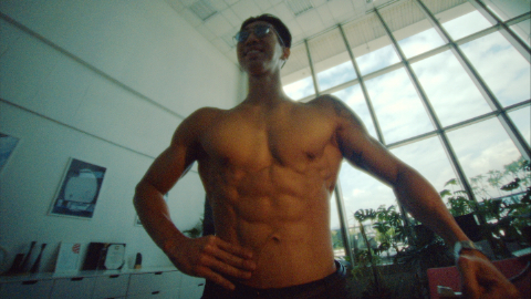 皇后皮箱 Queen Suitcase - Keep on running (Official Music Video)- PaPiin